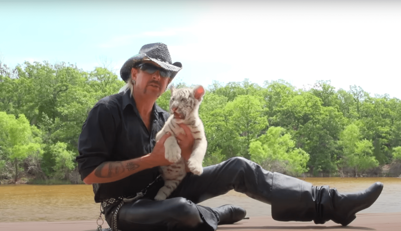 Tiger King Leaves Thirstiest Comment On MGK’s New Blackout Tattoo Pic ...