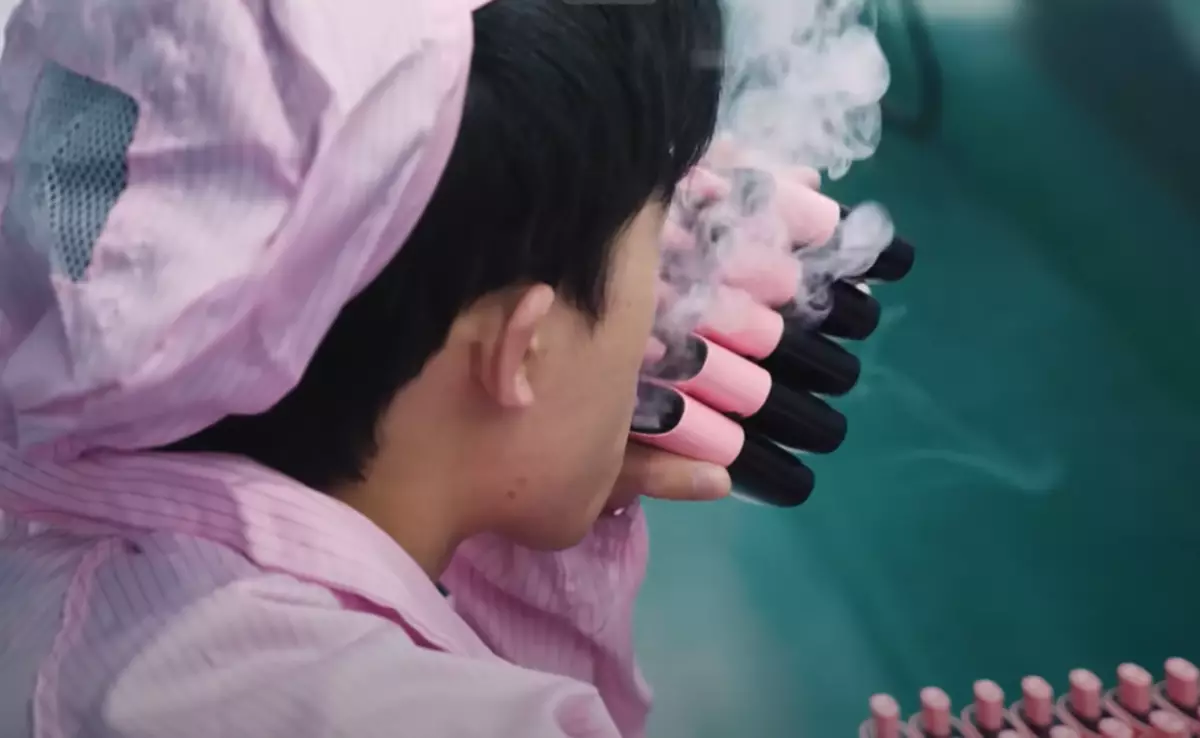 Shocking Footage Shows Worker Testing ‘Up To 10,000 Vapes A Day’ In ...